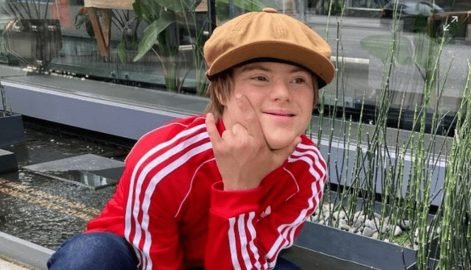 ¿Quién es Noah Matthews, el actor con síndrome de Down que participará ...